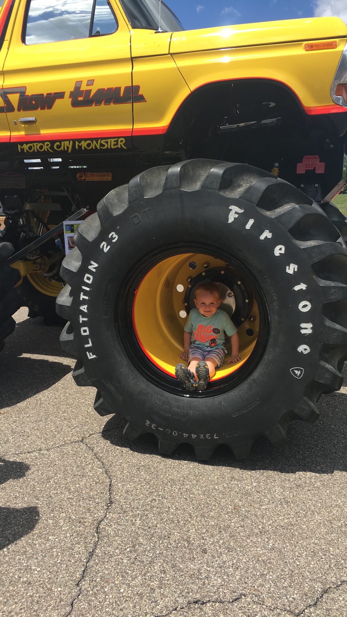 Gallery - Tons' O Trucks